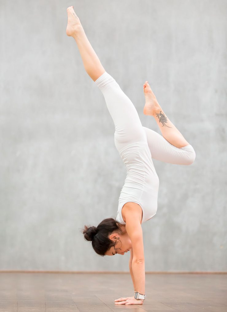 4 Techniques for a Strong Handstand - YOGA PRACTICE