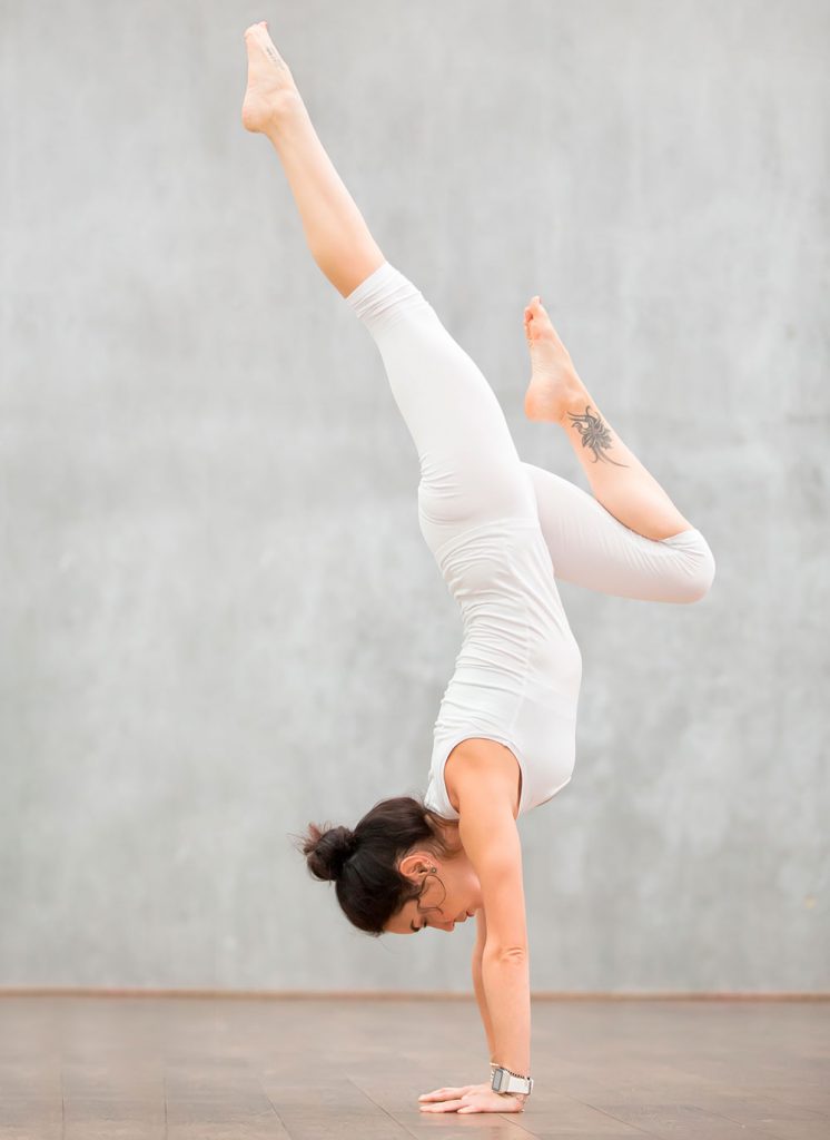 4 Techniques for a Strong Handstand - YOGA PRACTICE