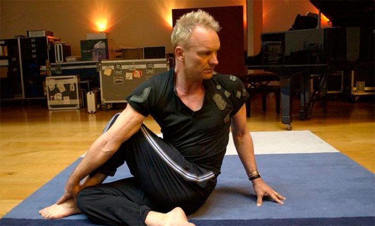 15 Famous Men Who Do Yoga - YOGA PRACTICE
