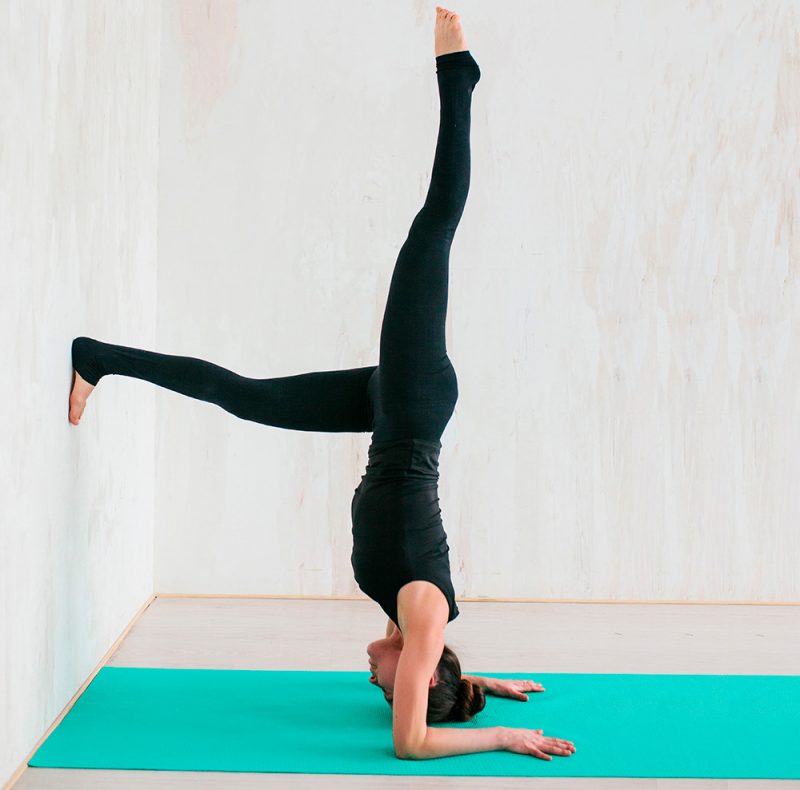 Yoga Tutorial: Pincha Mayurasana - YOGA PRACTICE