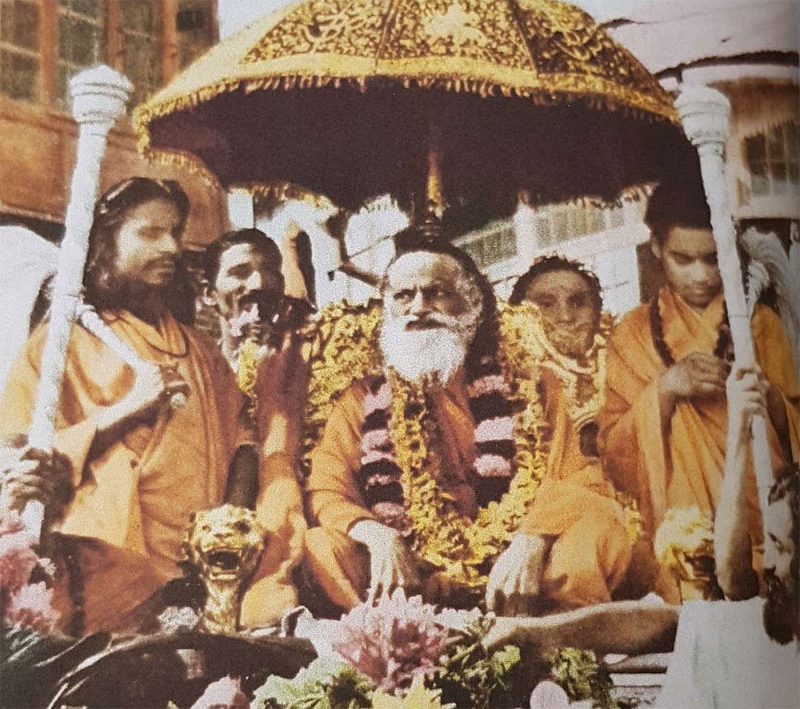 Vedic Meditation: A Guide to How This Ancient Tradition Works - YOGA ...