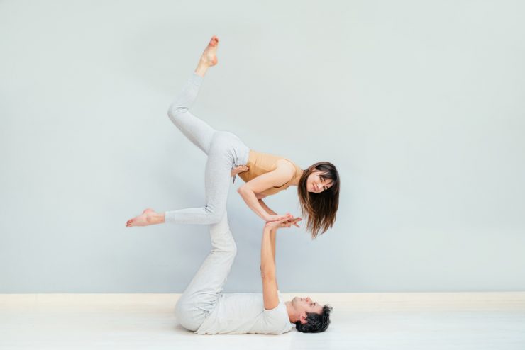 12 Easy Couple Yoga Poses: A Step-By-Step Guide To Cultivate Trust ...