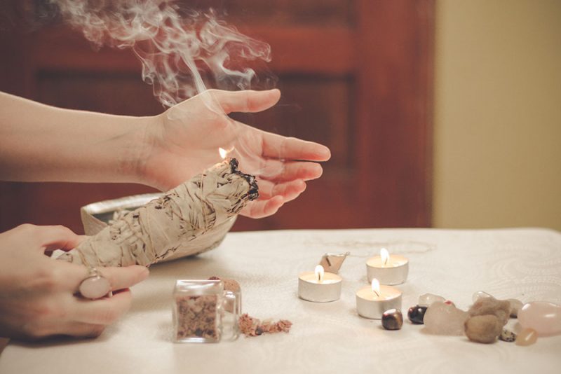 What Are Sage Bundles? How to Use Them to Cleanse Your Energy - YOGA ...