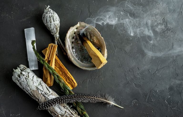 What Are Sage Bundles? How to Use Them to Cleanse Your Energy - YOGA ...